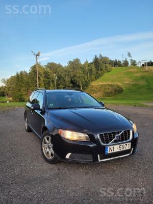 Melns Volvo V70 2009 Rīga, ar dzinēja tilpumu 2.40 L un nobraukumu 398 tūkst. km par 3500 €, foto  vietnē AUTOMOTO.COM.LV
