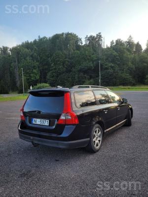 Black Volvo V70 2009 in Riga, with an engine capacity of 2.40 L and mileage of 398 thousand km for 3500 €, photo 3 on AUTOMOTO.COM.LV