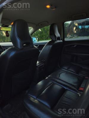 Black Volvo V70 2009 in Riga, with an engine capacity of 2.40 L and mileage of 398 thousand km for 3500 €, photo 5 on AUTOMOTO.COM.LV