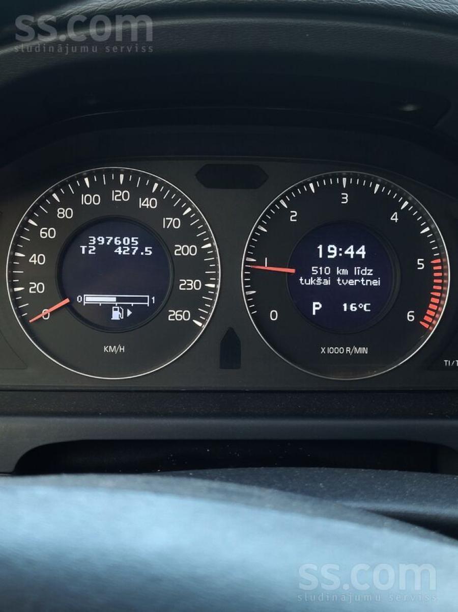Black Volvo V70 2009 in Riga, with an engine capacity of 2.40 L and mileage of 398 thousand km for 3500 €, photo 8 on AUTOMOTO.COM.LV