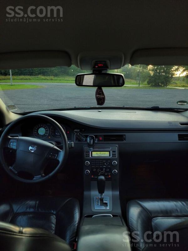 Melns Volvo V70 2009 Rīga, ar dzinēja tilpumu 2.40 L un nobraukumu 398 tūkst. km par 3500 €, foto 8 vietnē AUTOMOTO.COM.LV