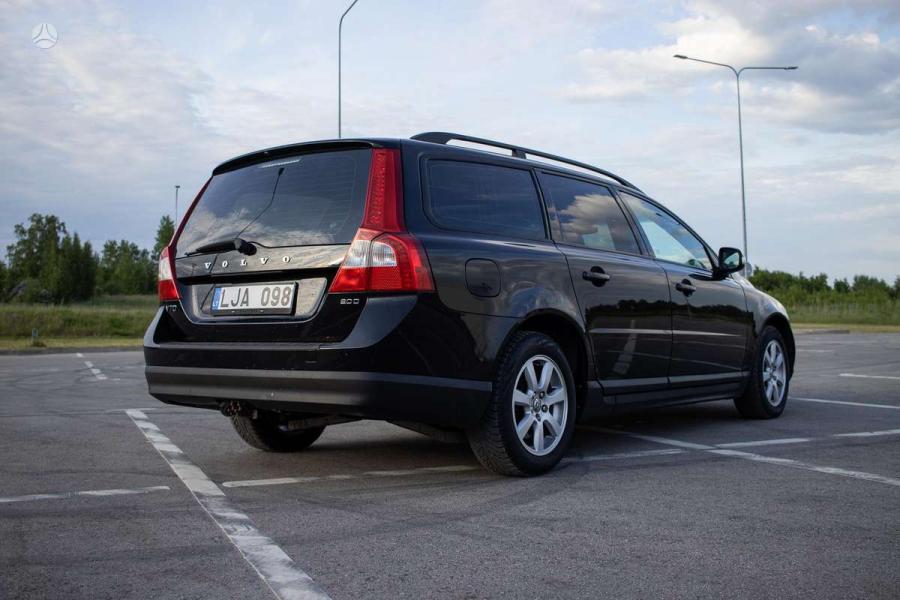 Melns Volvo V70 2009 Šauļi, ar dzinēja tilpumu 2.00 L un nobraukumu 345 tūkst. km par 3500 €, foto 3 vietnē AUTOMOTO.COM.LV