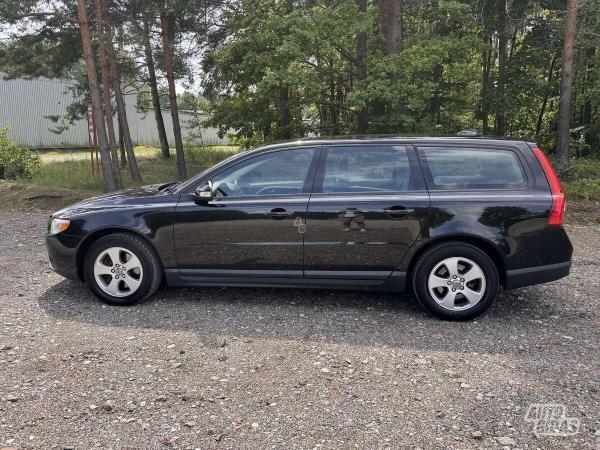 Black Volvo V70 2009 in Jonava, with an engine capacity of 2.40 L and mileage of 392 thousand km for 3350 €, photo 7 on AUTOMOTO.COM.LV