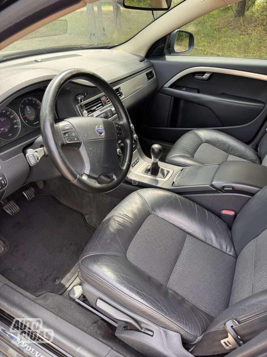 Melns Volvo V70 2009 Jonava, ar dzinēja tilpumu 2.40 L un nobraukumu 392 tūkst. km par 3350 €, foto 9 vietnē AUTOMOTO.COM.LV