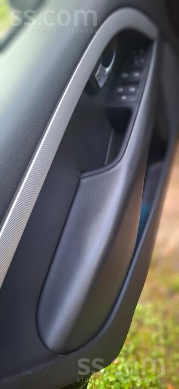 Black Volvo V70 2009 in Kuldiga, with an engine capacity of 2.00 L and mileage of 254 thousand km for 4900 €, photo 10 on AUTOMOTO.COM.LV