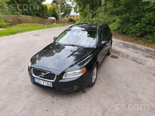 Black Volvo V70 2009 in Jurmala, with an engine capacity of 2.00 L and mileage of 332 thousand km for 1800 €, photo 1 on AUTOMOTO.COM.LV