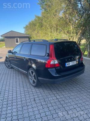 Black Volvo V70 2009 in Tukums, with an engine capacity of 2.40 L and mileage of 0 thousand km for 2600 €, photo 4 on AUTOMOTO.COM.LV