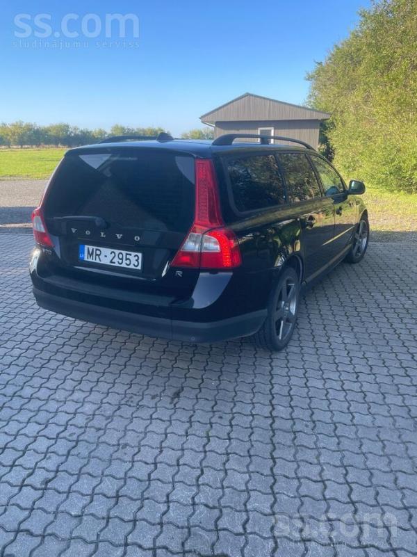Black Volvo V70 2009 in Tukums, with an engine capacity of 2.40 L and mileage of 0 thousand km for 2600 €, photo 7 on AUTOMOTO.COM.LV