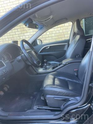 Black Volvo V70 2009 in Tukums, with an engine capacity of 2.40 L and mileage of 0 thousand km for 2600 €, photo 8 on AUTOMOTO.COM.LV