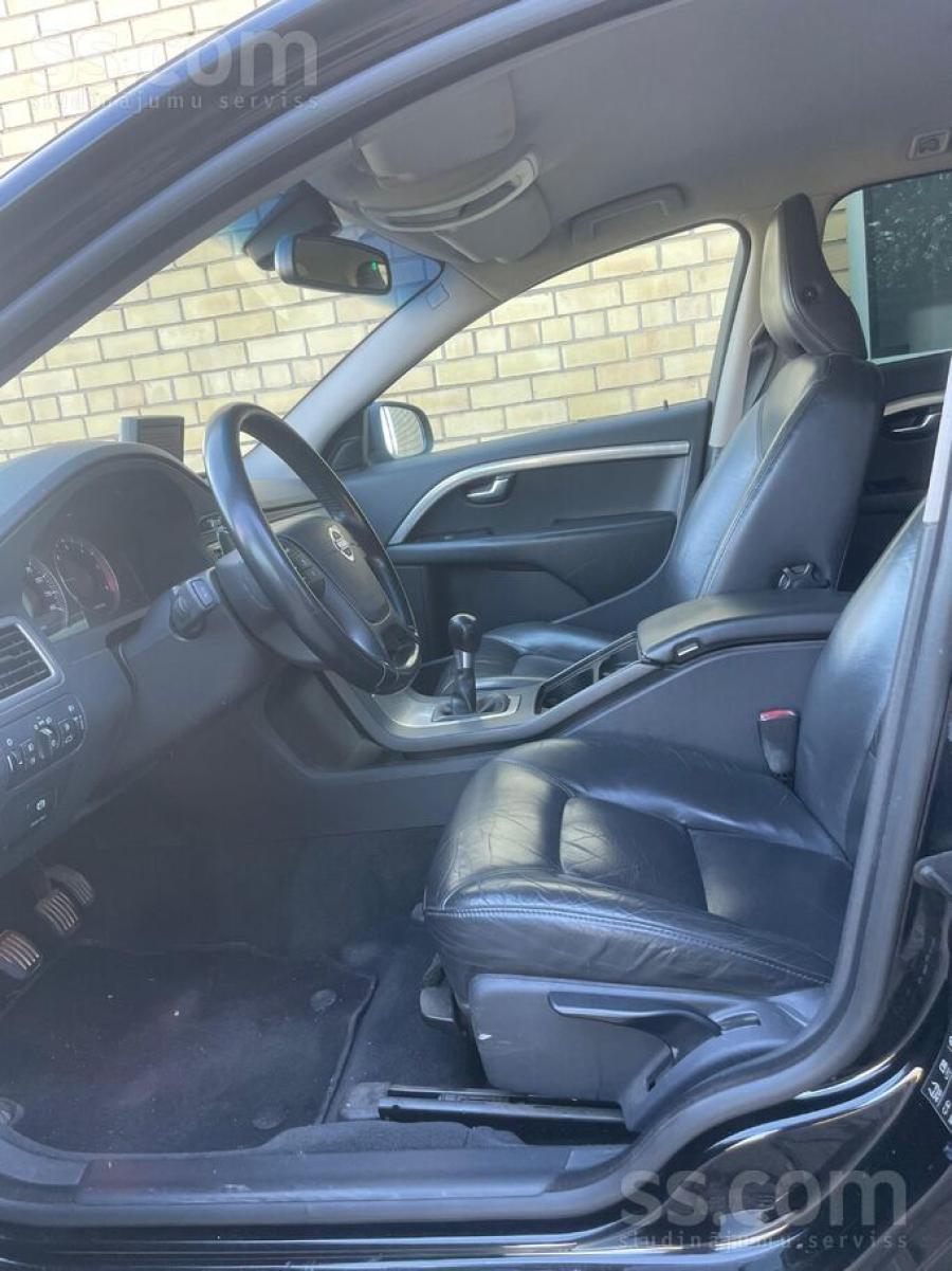 Black Volvo V70 2009 in Tukums, with an engine capacity of 2.40 L and mileage of 0 thousand km for 2600 €, photo 8 on AUTOMOTO.COM.LV