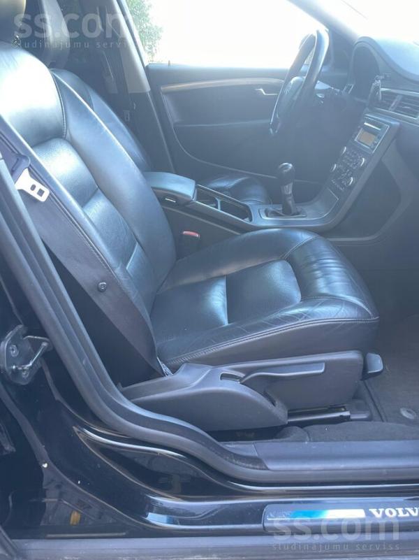 Black Volvo V70 2009 in Tukums, with an engine capacity of 2.40 L and mileage of 0 thousand km for 2600 €, photo 9 on AUTOMOTO.COM.LV