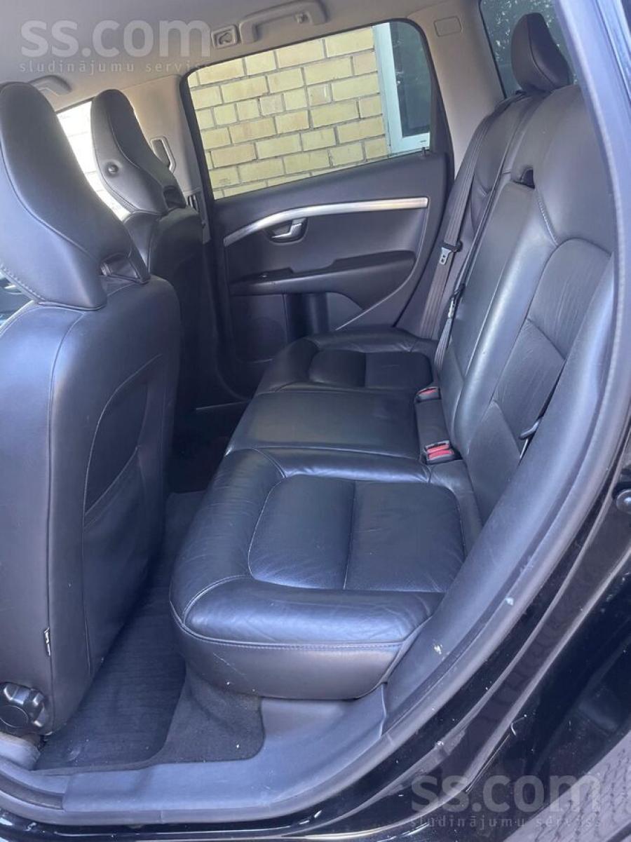 Black Volvo V70 2009 in Tukums, with an engine capacity of 2.40 L and mileage of 0 thousand km for 2600 €, photo 10 on AUTOMOTO.COM.LV