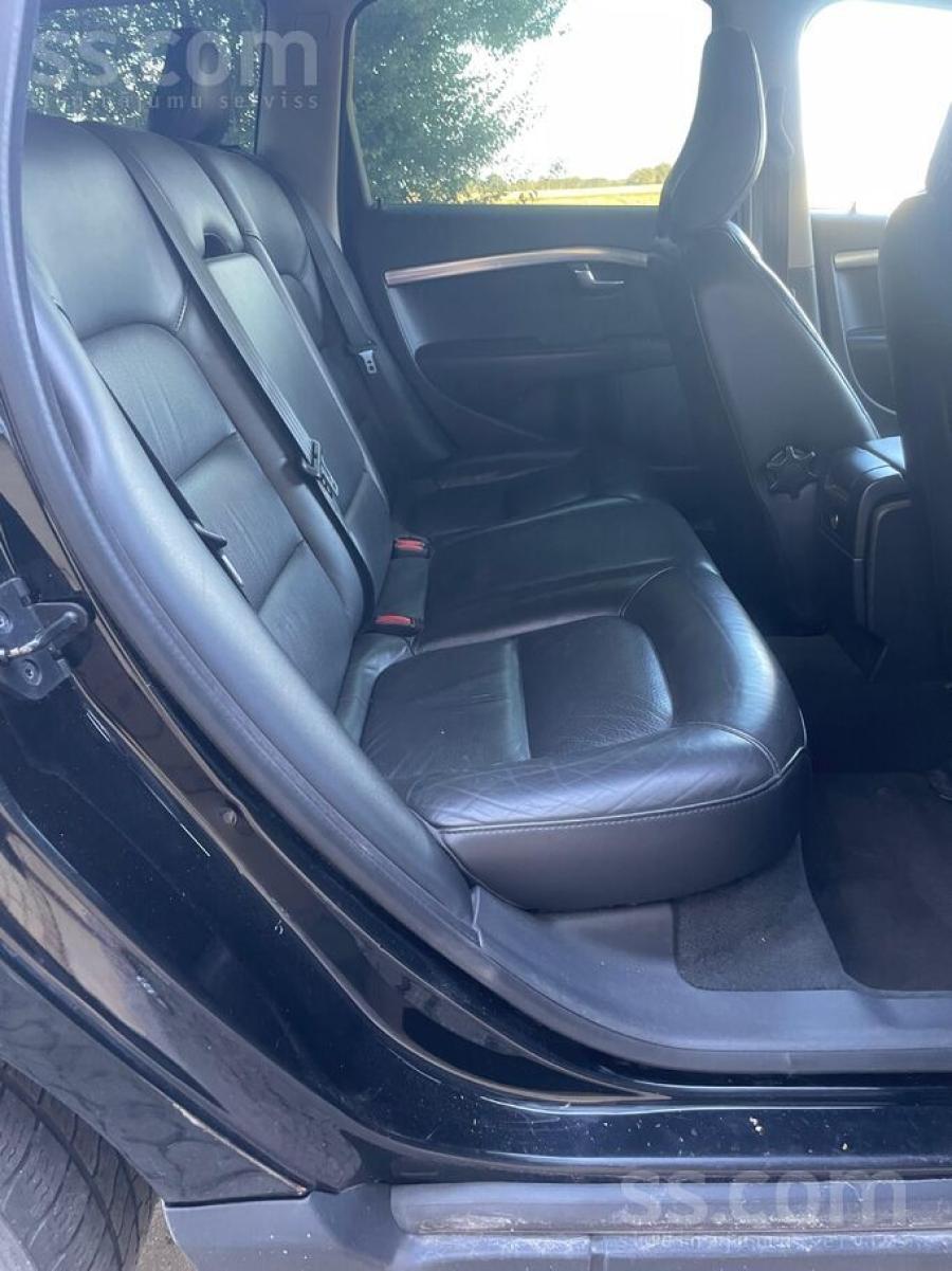 Black Volvo V70 2009 in Tukums, with an engine capacity of 2.40 L and mileage of 0 thousand km for 2600 €, photo 11 on AUTOMOTO.COM.LV
