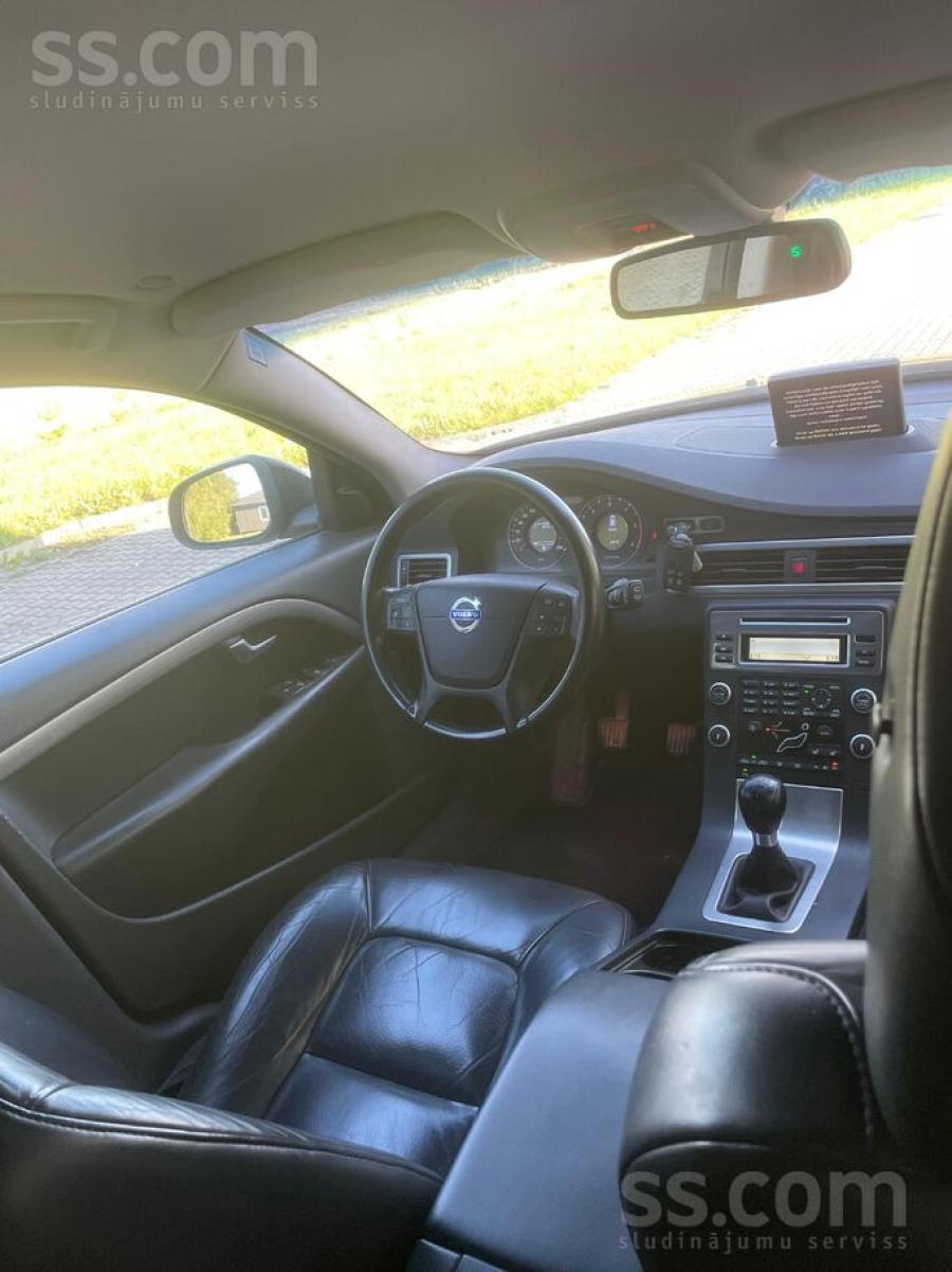 Black Volvo V70 2009 in Tukums, with an engine capacity of 2.40 L and mileage of 0 thousand km for 2600 €, photo 12 on AUTOMOTO.COM.LV