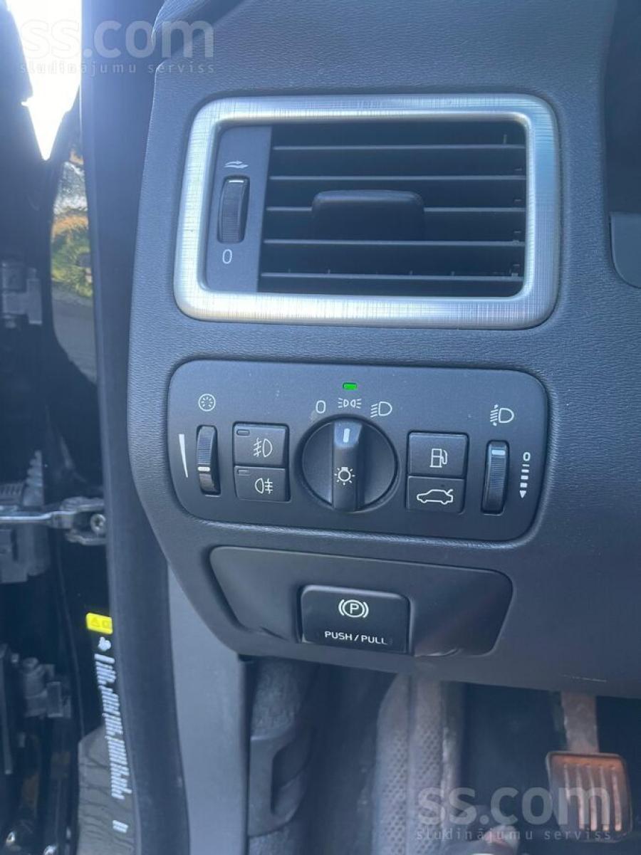 Black Volvo V70 2009 in Tukums, with an engine capacity of 2.40 L and mileage of 0 thousand km for 2600 €, photo 14 on AUTOMOTO.COM.LV