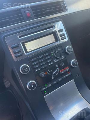 Black Volvo V70 2009 in Tukums, with an engine capacity of 2.40 L and mileage of 0 thousand km for 2600 €, photo 18 on AUTOMOTO.COM.LV