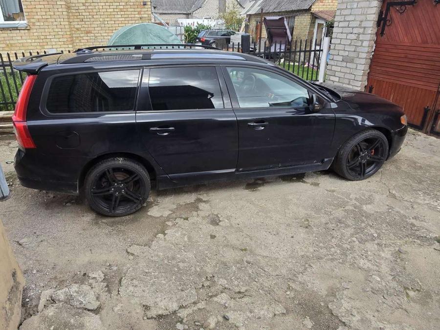 Черный Вольво В70 2009 в Расейняй, объемом двигателя 2.40 л и пробегом 510 тыс. км за 1000 €, фото 3 на AUTOMOTO.COM.LV
