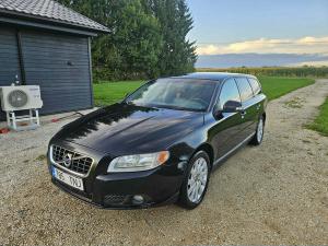 Black Volvo V70 2009 in Jogeva, with an engine capacity of 2.00 L and mileage of 440 thousand km for 2500 €, photo 3 on AUTOMOTO.COM.LV