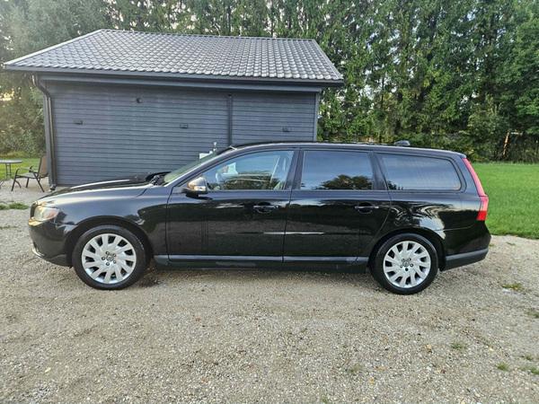 Melns Volvo V70 2009 Jegeva, ar dzinēja tilpumu 2.00 L un nobraukumu 440 tūkst. km par 2500 €, foto 4 vietnē AUTOMOTO.COM.LV