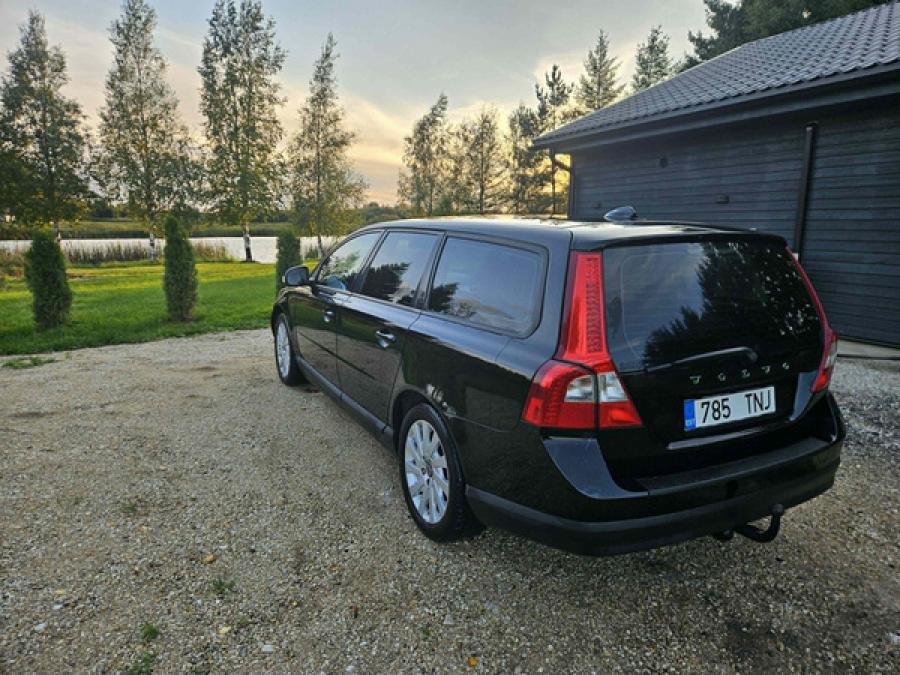 Black Volvo V70 2009 in Jogeva, with an engine capacity of 2.00 L and mileage of 440 thousand km for 2500 €, photo 7 on AUTOMOTO.COM.LV