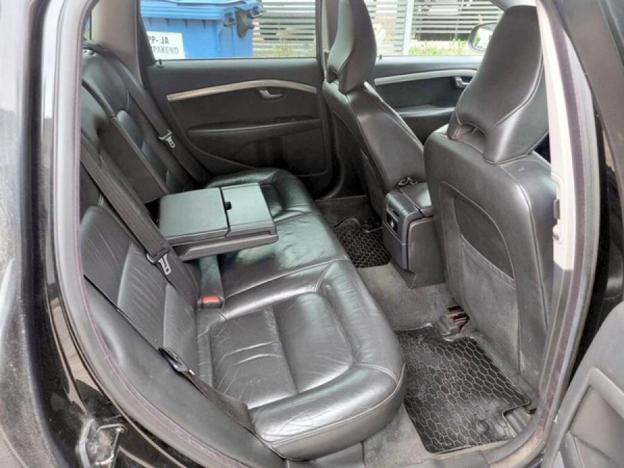 Black Volvo V70 2009 in Jogeva, with an engine capacity of 2.00 L and mileage of 440 thousand km for 2500 €, photo 9 on AUTOMOTO.COM.LV