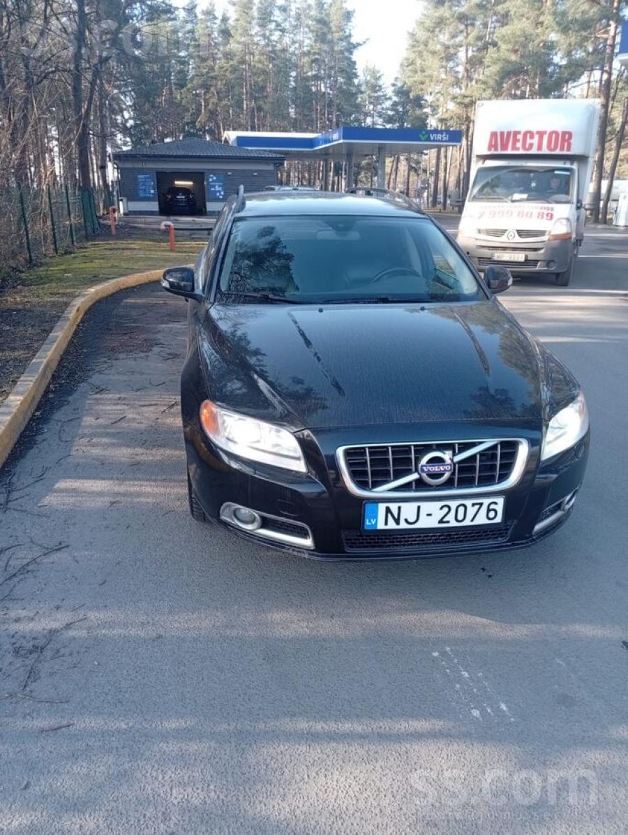 Black Volvo V70 2009 in Riga, with an engine capacity of 2.40 L and mileage of 360 thousand km for 3900 €, photo 1 on AUTOMOTO.COM.LV