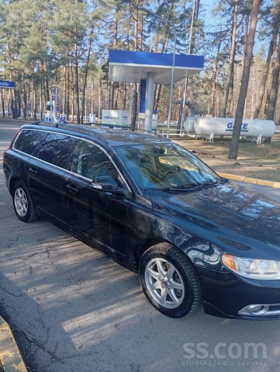 Black Volvo V70 2009 in Riga, with an engine capacity of 2.40 L and mileage of 360 thousand km for 3900 €, photo 3 on AUTOMOTO.COM.LV