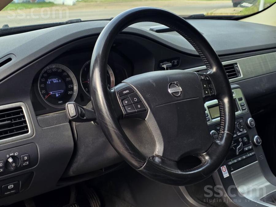 Melns Volvo V70 2009 Liepāja, ar dzinēja tilpumu 2.40 L un nobraukumu 317 tūkst. km par 3450 €, foto 13 vietnē AUTOMOTO.COM.LV