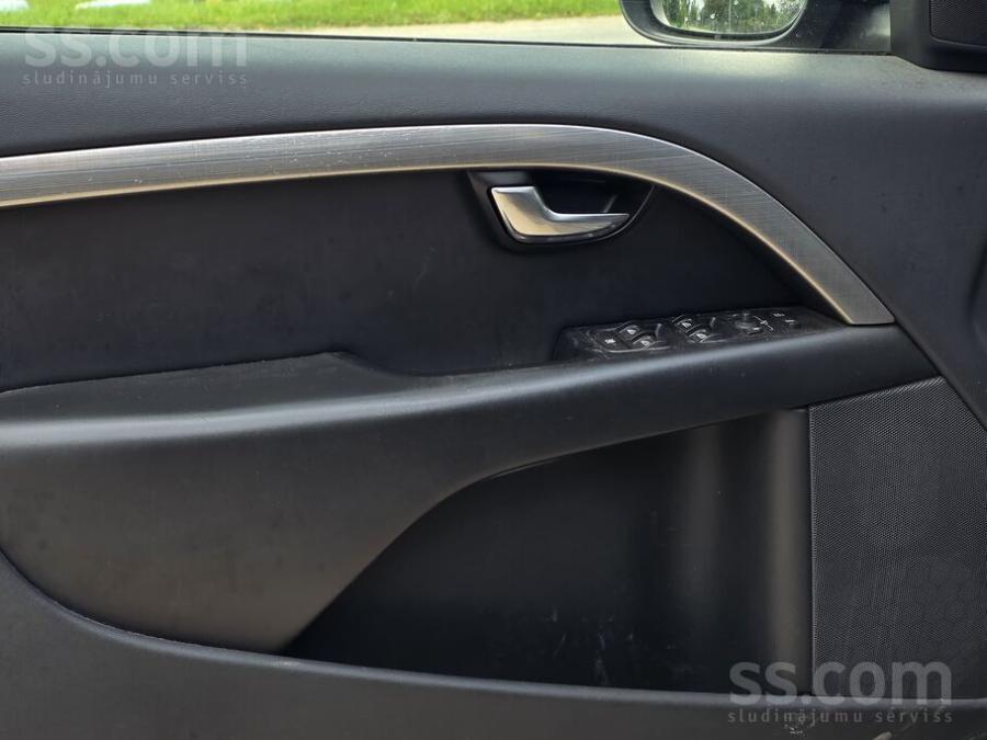 Melns Volvo V70 2009 Liepāja, ar dzinēja tilpumu 2.40 L un nobraukumu 317 tūkst. km par 3450 €, foto 14 vietnē AUTOMOTO.COM.LV