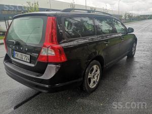 Black Volvo V70 2009 in Riga, with an engine capacity of 2.40 L and mileage of 0 thousand km for 3490 €, photo 5 on AUTOMOTO.COM.LV