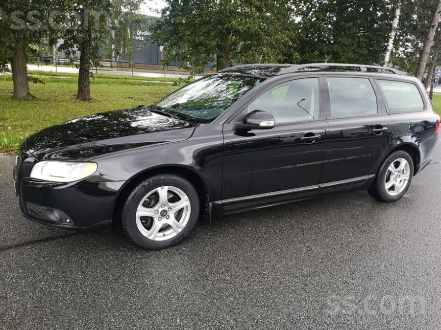 Black Volvo V70 2009 in Riga, with an engine capacity of 2.40 L and mileage of 0 thousand km for 3490 €, photo 8 on AUTOMOTO.COM.LV