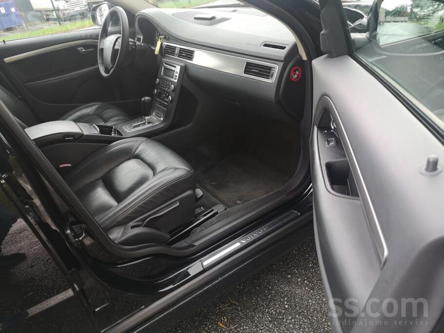 Black Volvo V70 2009 in Riga, with an engine capacity of 2.40 L and mileage of 0 thousand km for 3490 €, photo 15 on AUTOMOTO.COM.LV