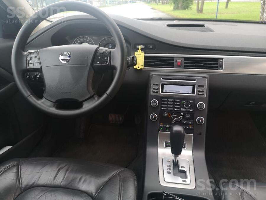 Black Volvo V70 2009 in Riga, with an engine capacity of 2.40 L and mileage of 0 thousand km for 3490 €, photo 17 on AUTOMOTO.COM.LV