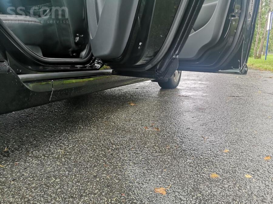 Black Volvo V70 2009 in Riga, with an engine capacity of 2.40 L and mileage of 0 thousand km for 3490 €, photo 19 on AUTOMOTO.COM.LV