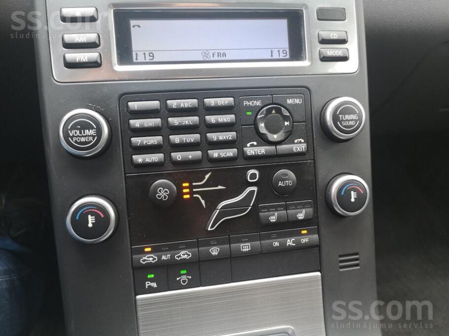 Black Volvo V70 2009 in Riga, with an engine capacity of 2.40 L and mileage of 0 thousand km for 3490 €, photo 20 on AUTOMOTO.COM.LV