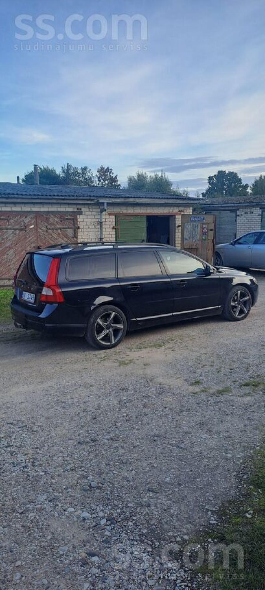Black Volvo V70 2009 in Dobele, with an engine capacity of 2.00 L and mileage of 485 thousand km for 3650 €, photo 4 on AUTOMOTO.COM.LV