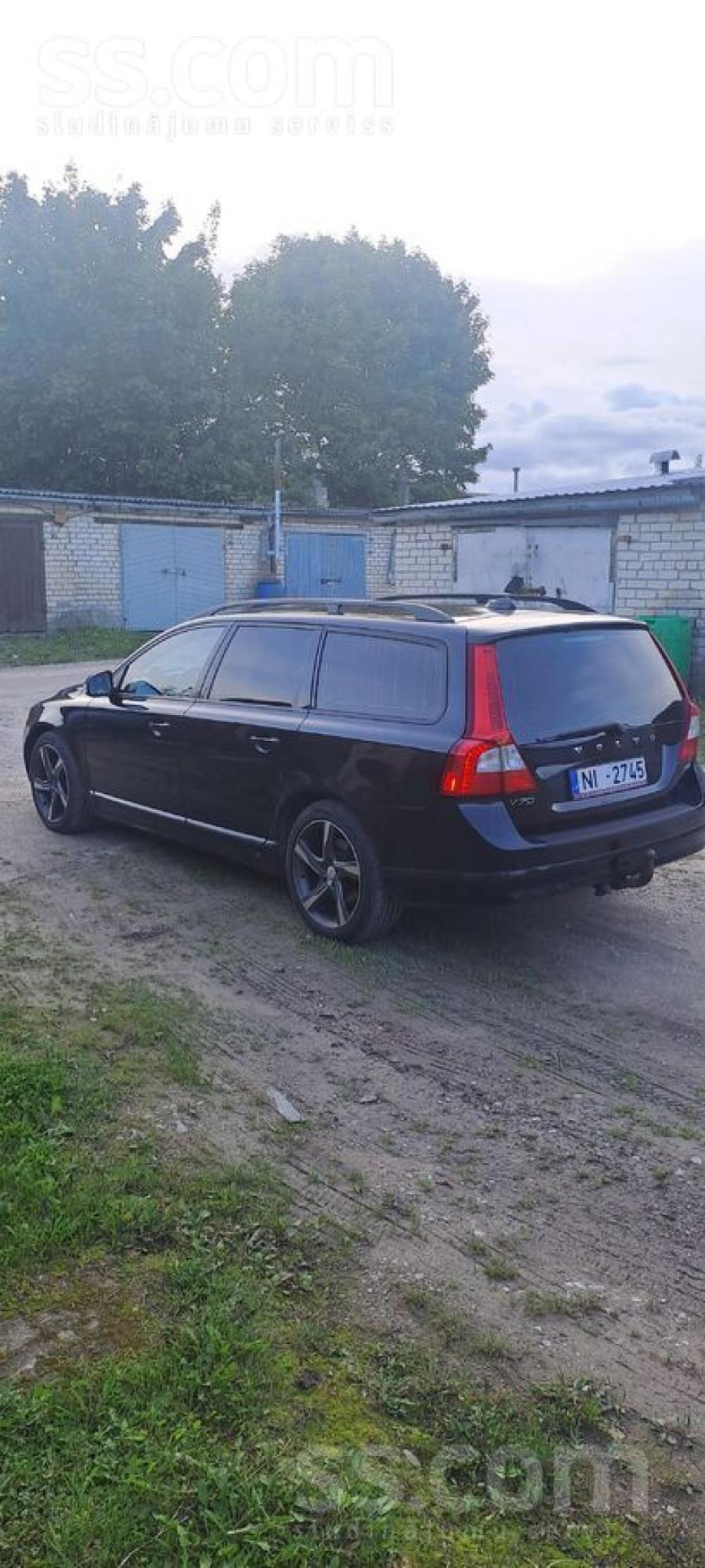 Black Volvo V70 2009 in Dobele, with an engine capacity of 2.00 L and mileage of 485 thousand km for 3650 €, photo 5 on AUTOMOTO.COM.LV
