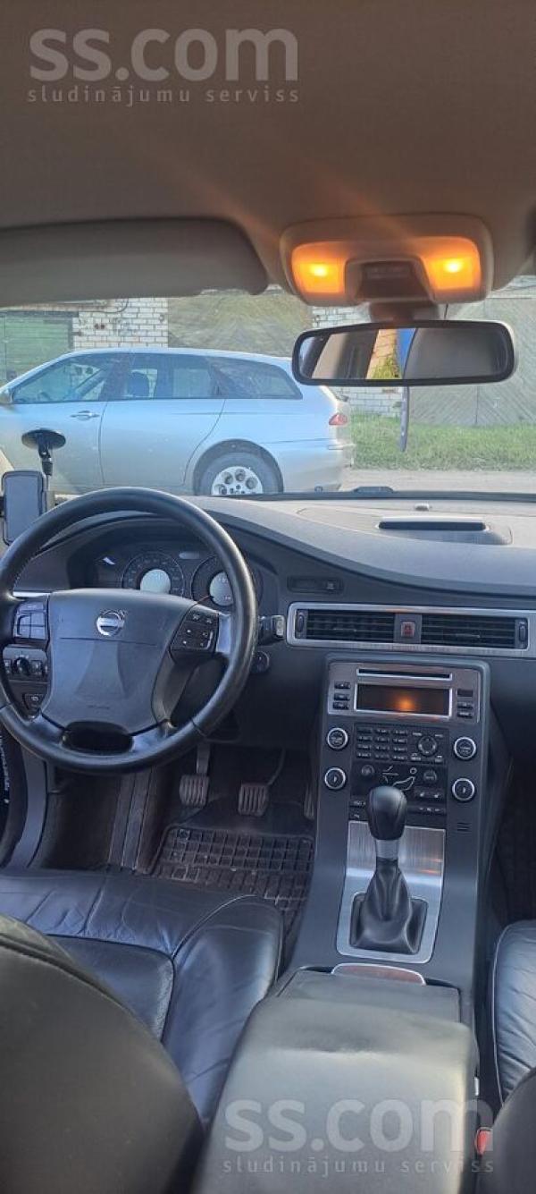 Black Volvo V70 2009 in Dobele, with an engine capacity of 2.00 L and mileage of 485 thousand km for 3650 €, photo 7 on AUTOMOTO.COM.LV