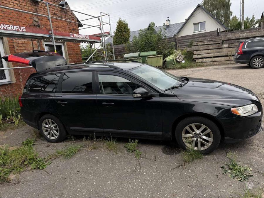 Черный Вольво В70 2009 в Каунас, объемом двигателя 2.40 л и пробегом 330 тыс. км за 1999 €, фото 5 на AUTOMOTO.COM.LV