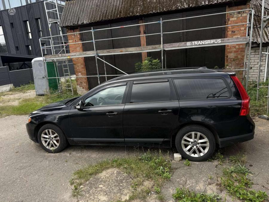 Черный Вольво В70 2009 в Каунас, объемом двигателя 2.40 л и пробегом 330 тыс. км за 1999 €, фото 8 на AUTOMOTO.COM.LV