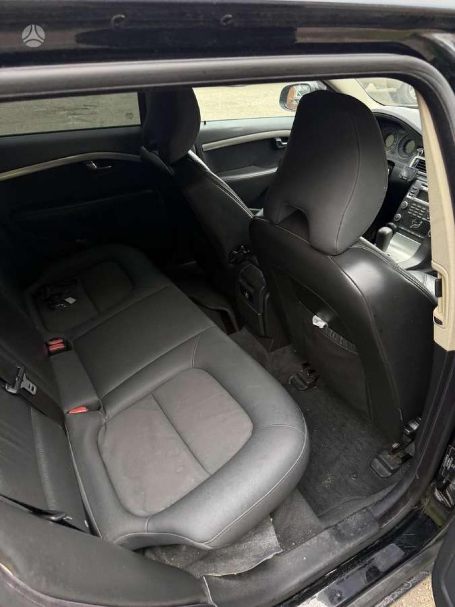 Черный Вольво В70 2009 в Каунас, объемом двигателя 2.40 л и пробегом 330 тыс. км за 1999 €, фото 9 на AUTOMOTO.COM.LV