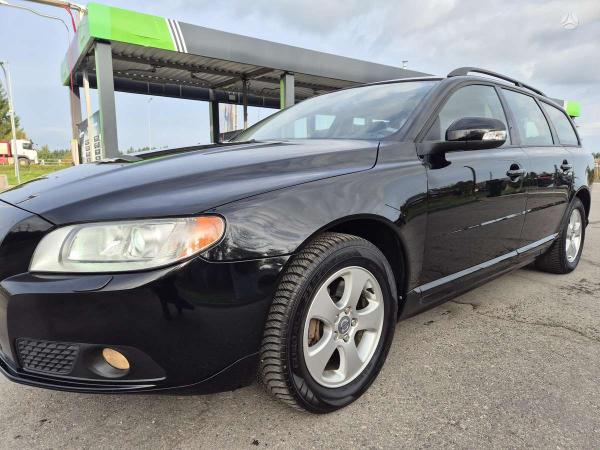 Volvo V70 2009 in Utena on AUTOMOTO.COM.LV Black Volvo V70 2009 in Utena, with an engine capacity of 2.40 L and mileage of 306 thousand km for 4150 €, photo 1 on AUTOMOTO.COM.LV