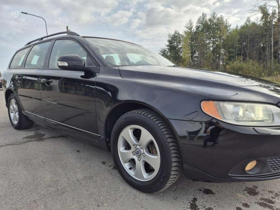 Black Volvo V70 2009 in Utena, with an engine capacity of 2.40 L and mileage of 306 thousand km for 4150 €, photo 7 on AUTOMOTO.COM.LV