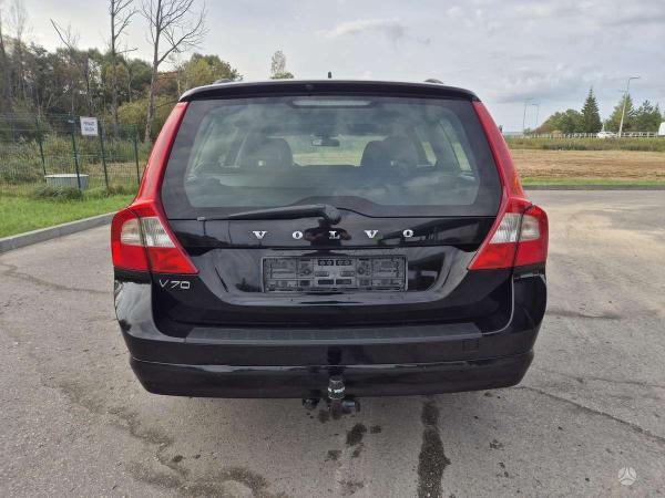 Volvo V70 2009 in Utena on AUTOMOTO.COM.LV Black Volvo V70 2009 in Utena, with an engine capacity of 2.40 L and mileage of 306 thousand km for 4150 €, photo 8 on AUTOMOTO.COM.LV