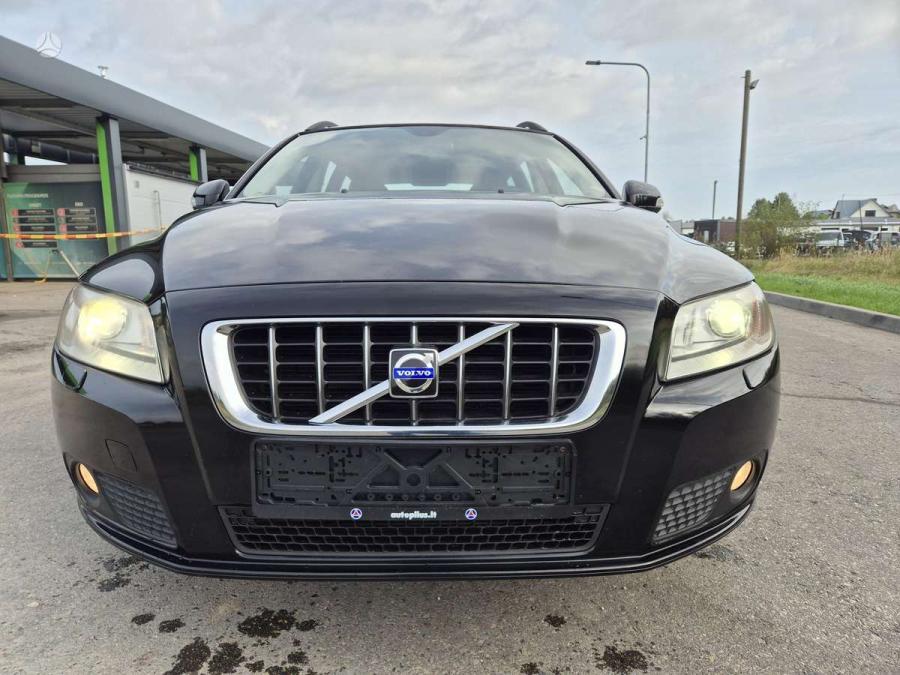 Black Volvo V70 2009 in Utena, with an engine capacity of 2.40 L and mileage of 306 thousand km for 4150 €, photo 9 on AUTOMOTO.COM.LV