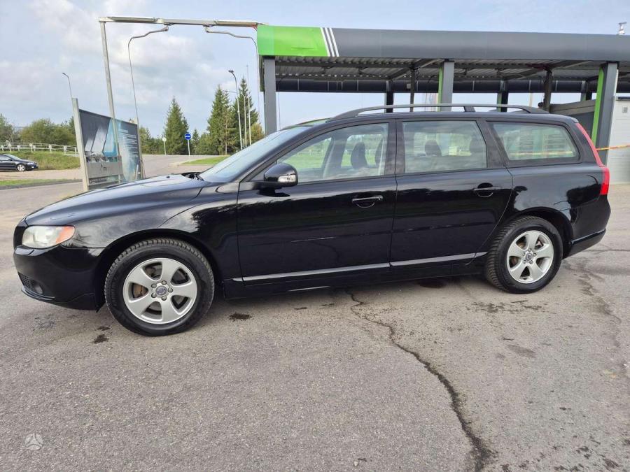 Black Volvo V70 2009 in Utena, with an engine capacity of 2.40 L and mileage of 306 thousand km for 4150 €, photo 12 on AUTOMOTO.COM.LV