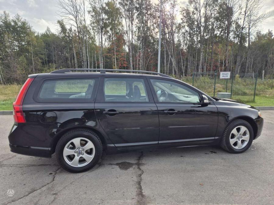 Black Volvo V70 2009 in Utena, with an engine capacity of 2.40 L and mileage of 306 thousand km for 4150 €, photo 19 on AUTOMOTO.COM.LV