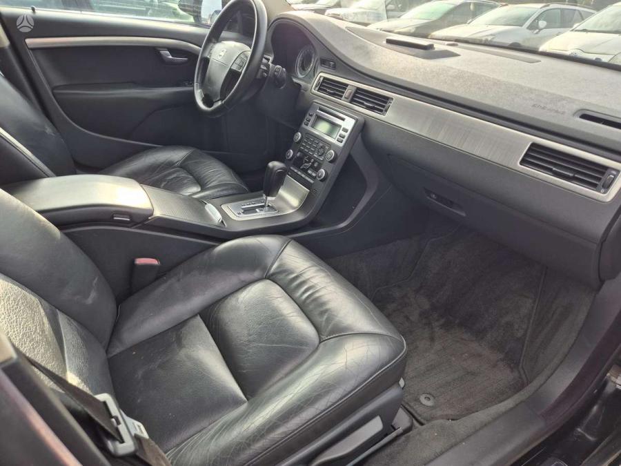 Black Volvo V70 2009 in Utena, with an engine capacity of 2.40 L and mileage of 306 thousand km for 4150 €, photo 21 on AUTOMOTO.COM.LV