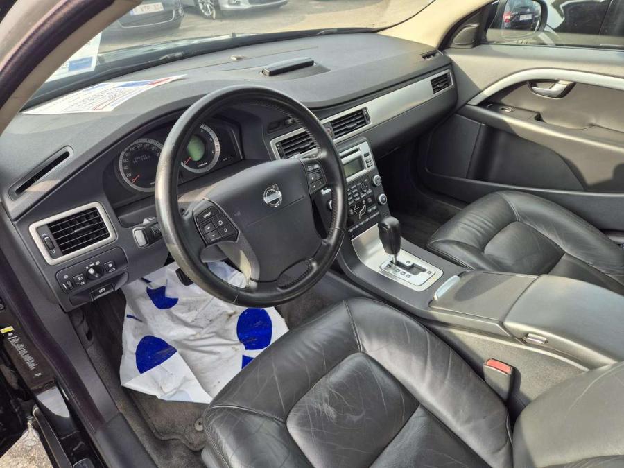 Black Volvo V70 2009 in Utena, with an engine capacity of 2.40 L and mileage of 306 thousand km for 4150 €, photo 22 on AUTOMOTO.COM.LV