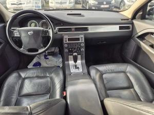 Black Volvo V70 2009 in Utena, with an engine capacity of 2.40 L and mileage of 306 thousand km for 4150 €, photo 23 on AUTOMOTO.COM.LV